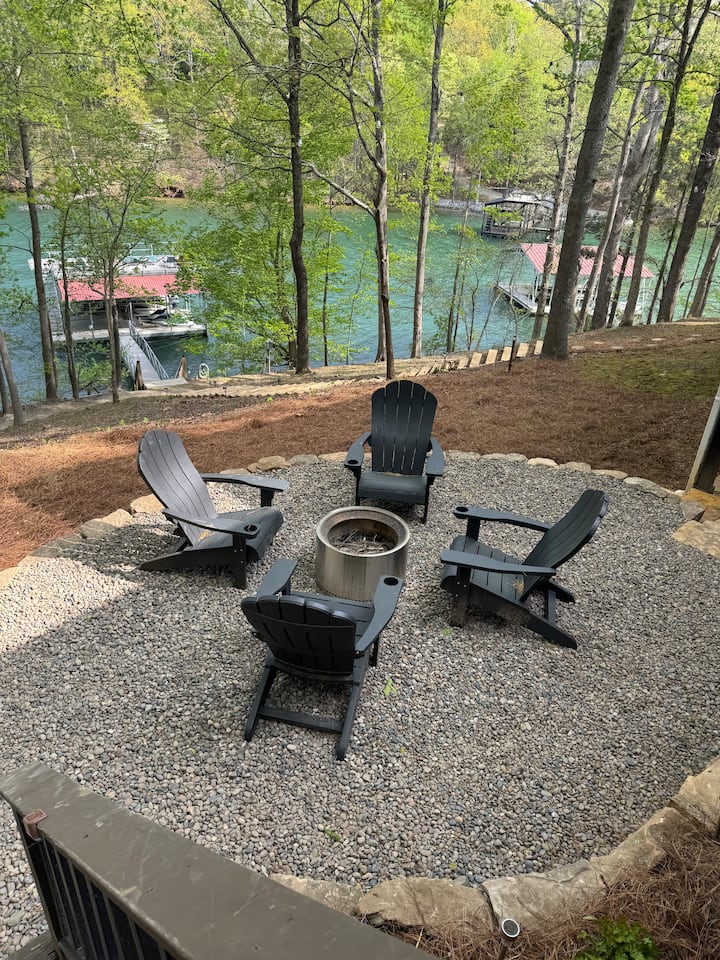 Life On The Lake 5br/3ba - Buford, GA