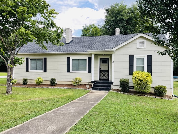 Cozy Cottage Downtown Tr - Travelers Rest, SC
