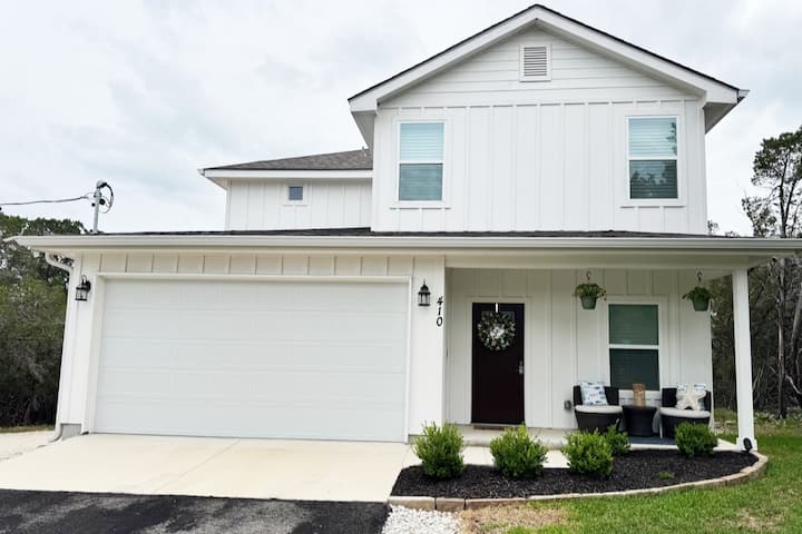 Cozy Lake Escape - Canyon Lake, TX