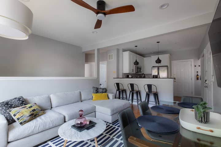 Sunny Chic Avondale 4 Bed 3 Bath - Chicago, IL