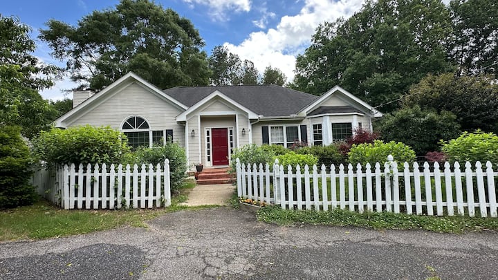 3 Bedroom, 4 Bed Ranch Home - Cumming, GA