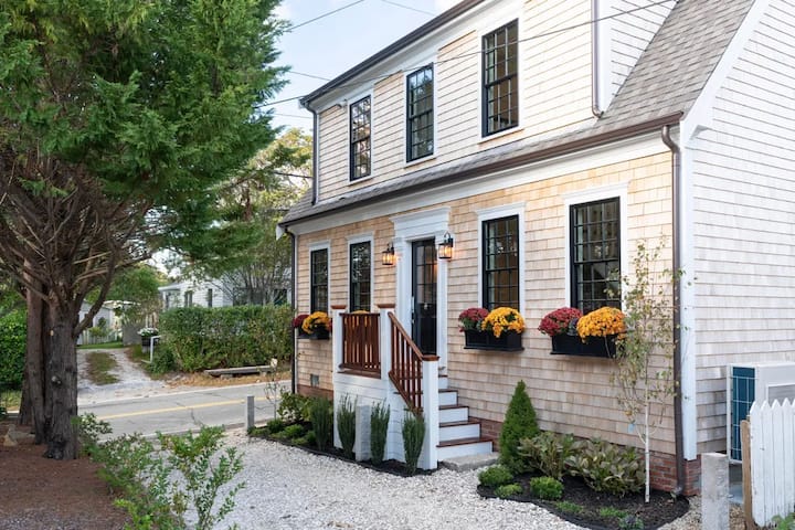 Snow Street Cottage - Provincetown, MA