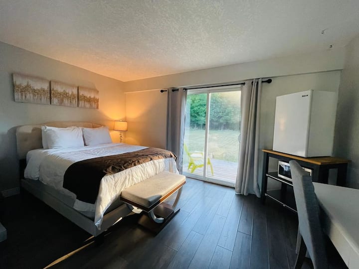 Peninsula Motel - Honeymoon Room - Wiarton