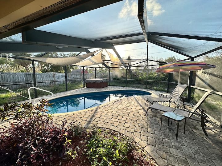 Beach Cottage With Private Pool - St. Pete Beach, FL
