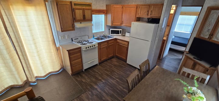 2 Bedroom Park Cabin Pet - Sandusky, OH