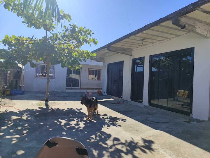 Aluga-se Duas Casa Acomoda 20/28 Mínimo 5 Diárias - Matinhos