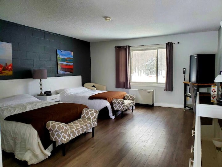 Peninsula Motel-two Double Room - Wiarton