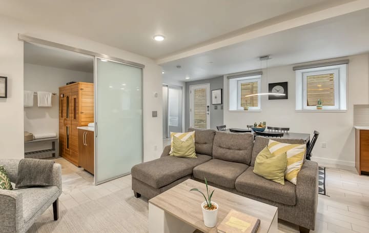 Euro Suite W/ Cedar Sauna - Portland, OR