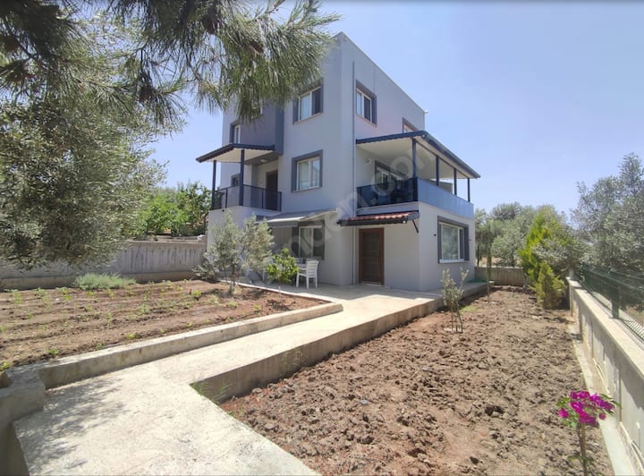 Bademlide Denize Yakın Villa - Dikili