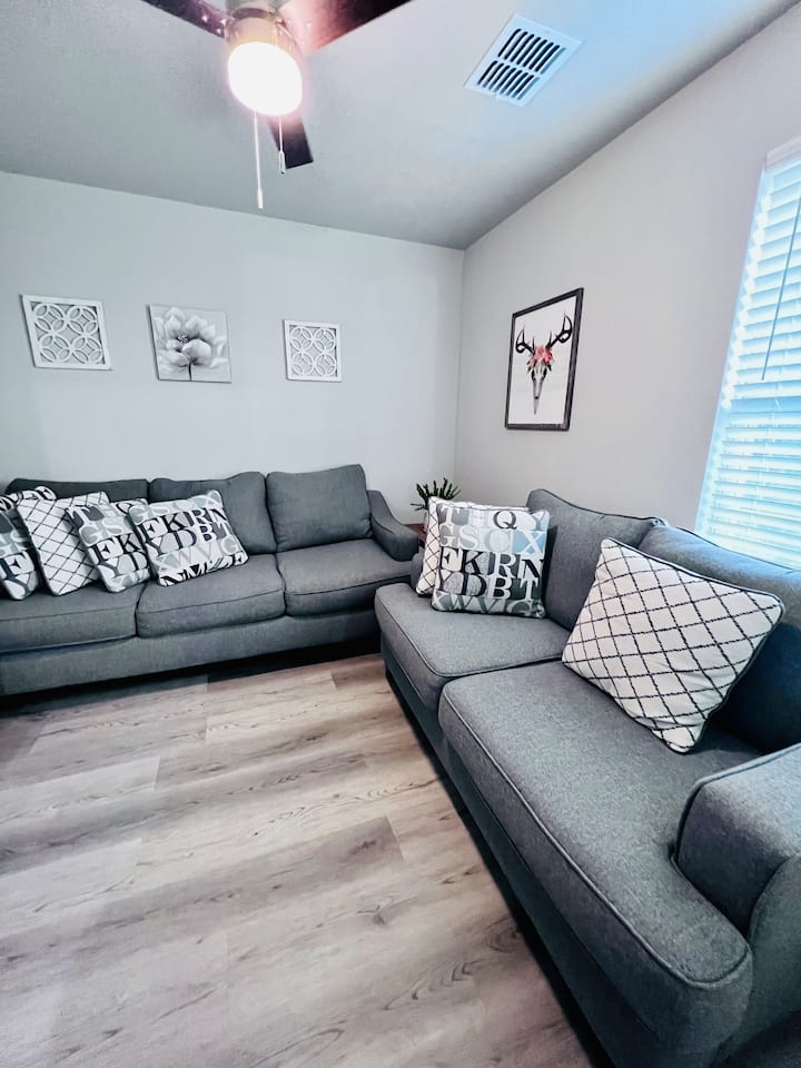 New Studio Apt - Crystal City, TX