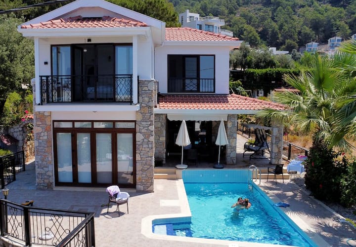 Faralya'da Deniz Manzaralı Villa - Karaağaç