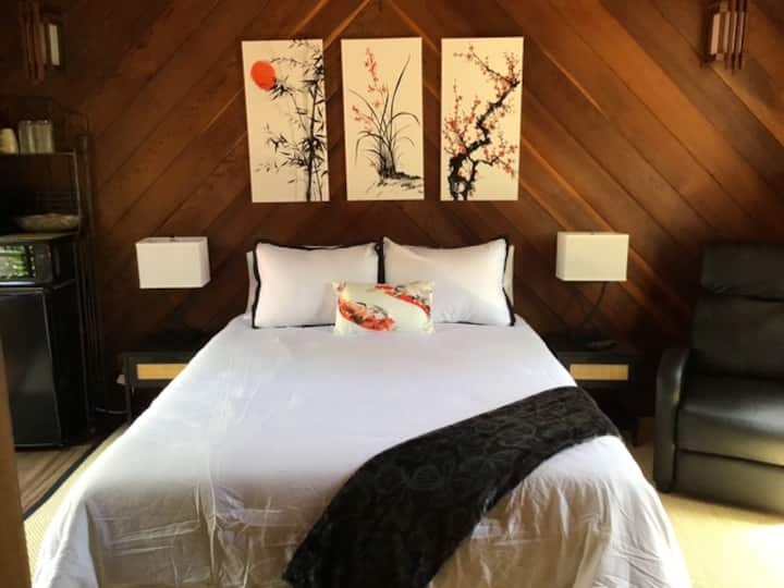 Relax In Your Own Separate Poolside Cabin - Grass Valley, CA