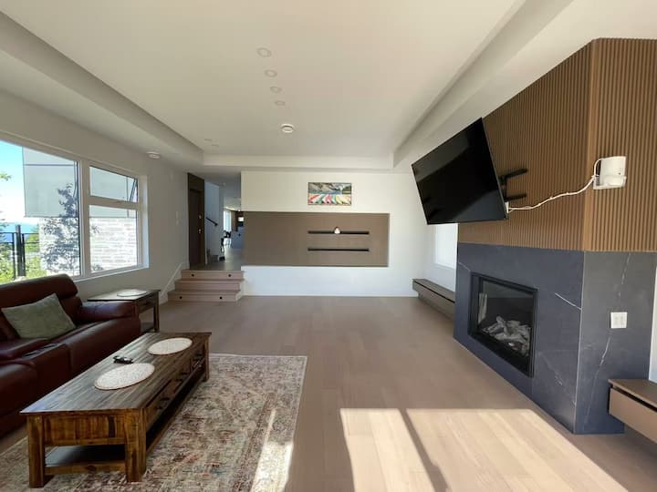 Stylish 6br Retreat With Breathtaking Ocean Views - Nanaimo