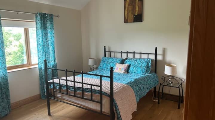 Ensuite With King Size Bed - Galway
