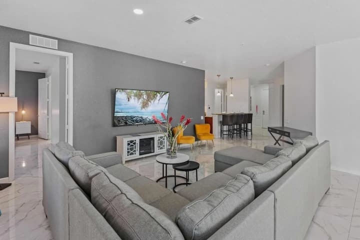 Elegant 4br Vista Cay Condo – Near Parks & Pool - Orlando, FL