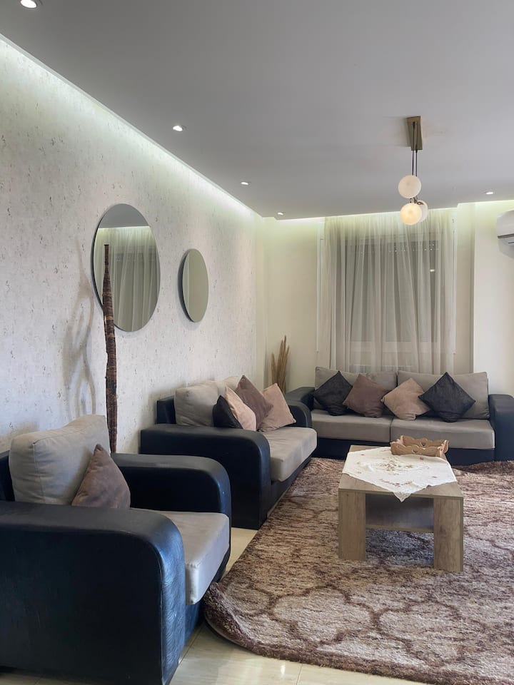 Central Oran Apartment - Walk To Everything - Oran