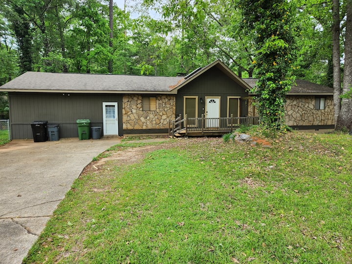 Sleeps 10, 5 Bedroom Home, W/community Pool Access - Columbus, GA