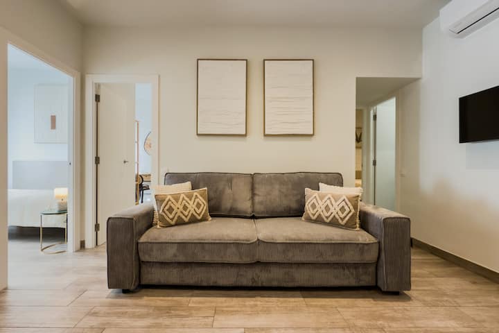 Cozy Three Bedroom Flat - L'Hospitalet de Llobregat