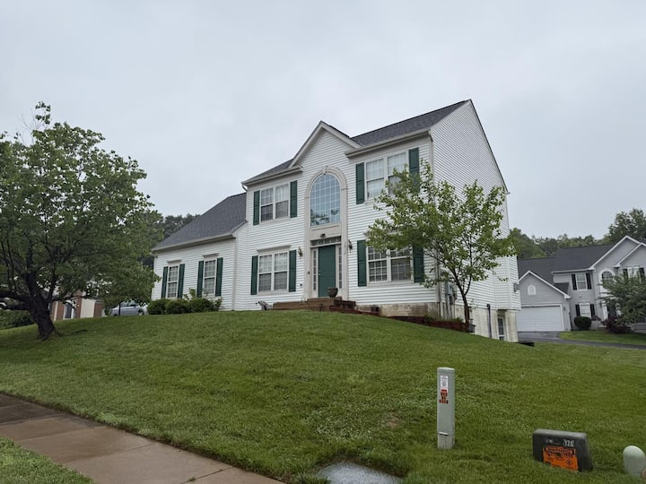 Spacious 5-bedroom Home In Woodbridge, Va - Woodbridge, VA