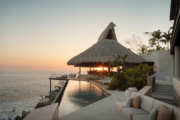 Casa Yuri Luxury Cliffside Villa - Zihuatanejo