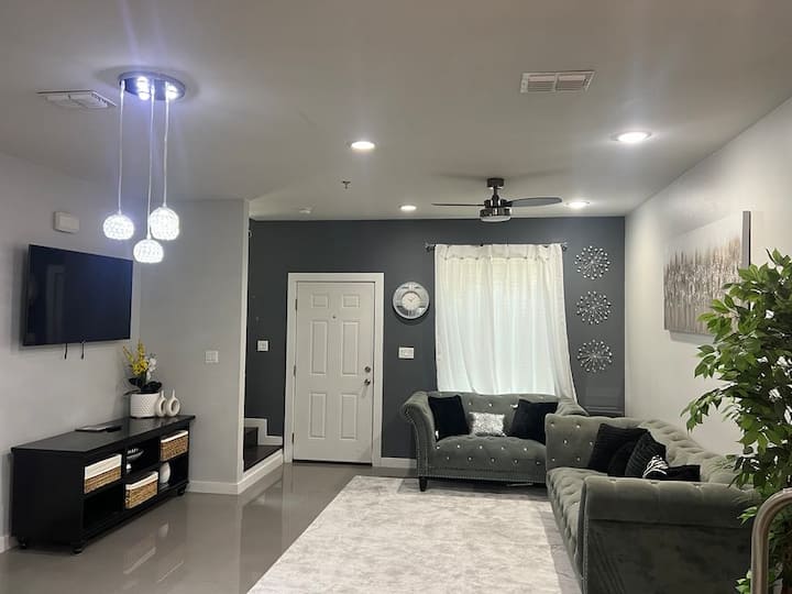 2 Br Townhome In Great Location - Edinburg, TX