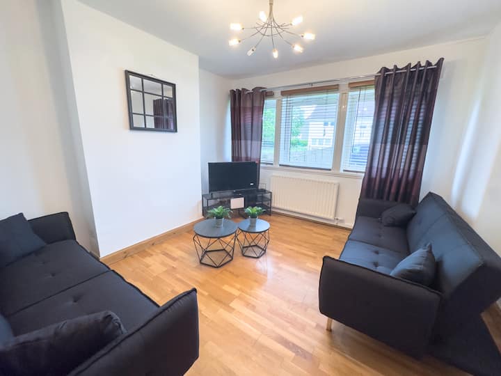 Clydebank 2 Bedroom Home - Paisley