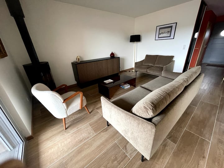 Maison 110 M2
3 Chambres . Jardin. Vue Lac - Jougne