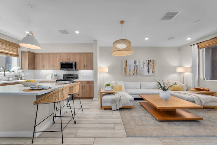 Modern Townhome/pool&spa, Near Pickleball & So-fi - Carson