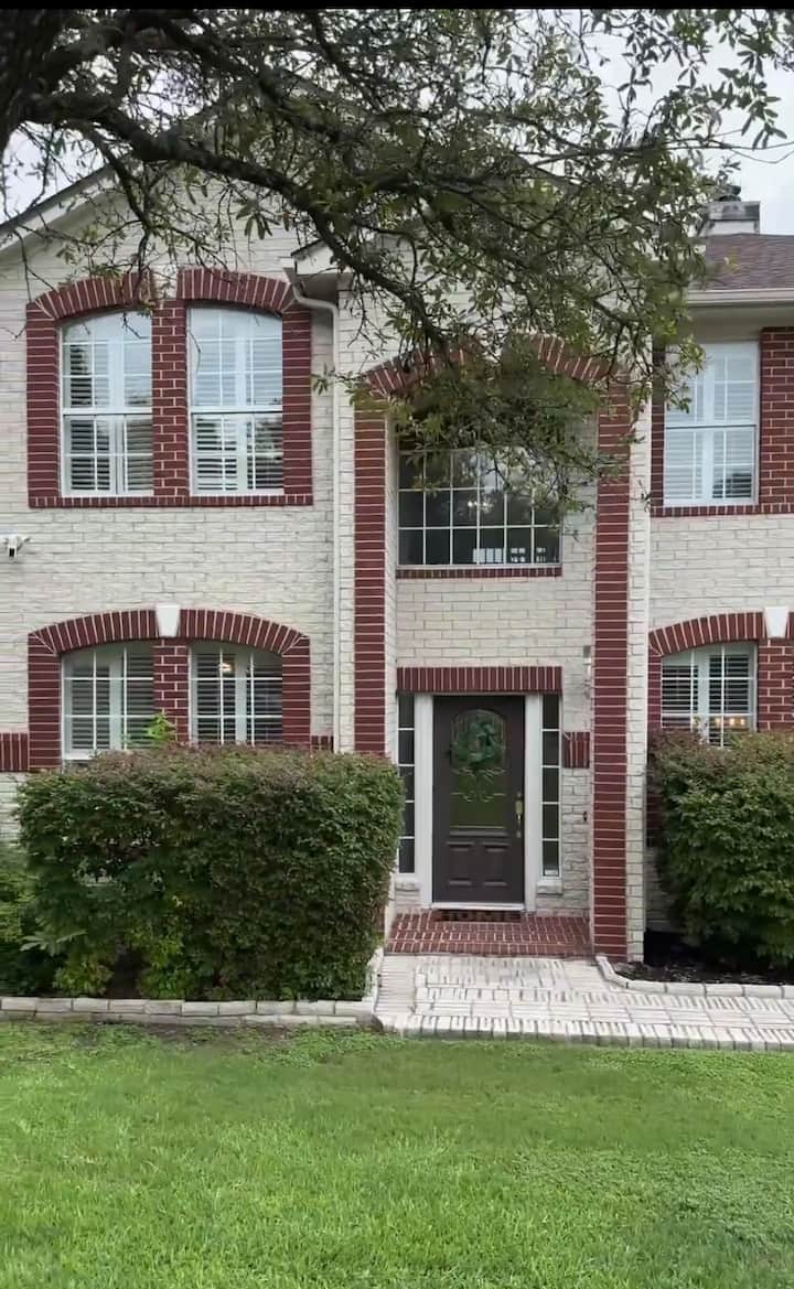 Large Pool Home 5min To Kalahari - Round Rock, TX
