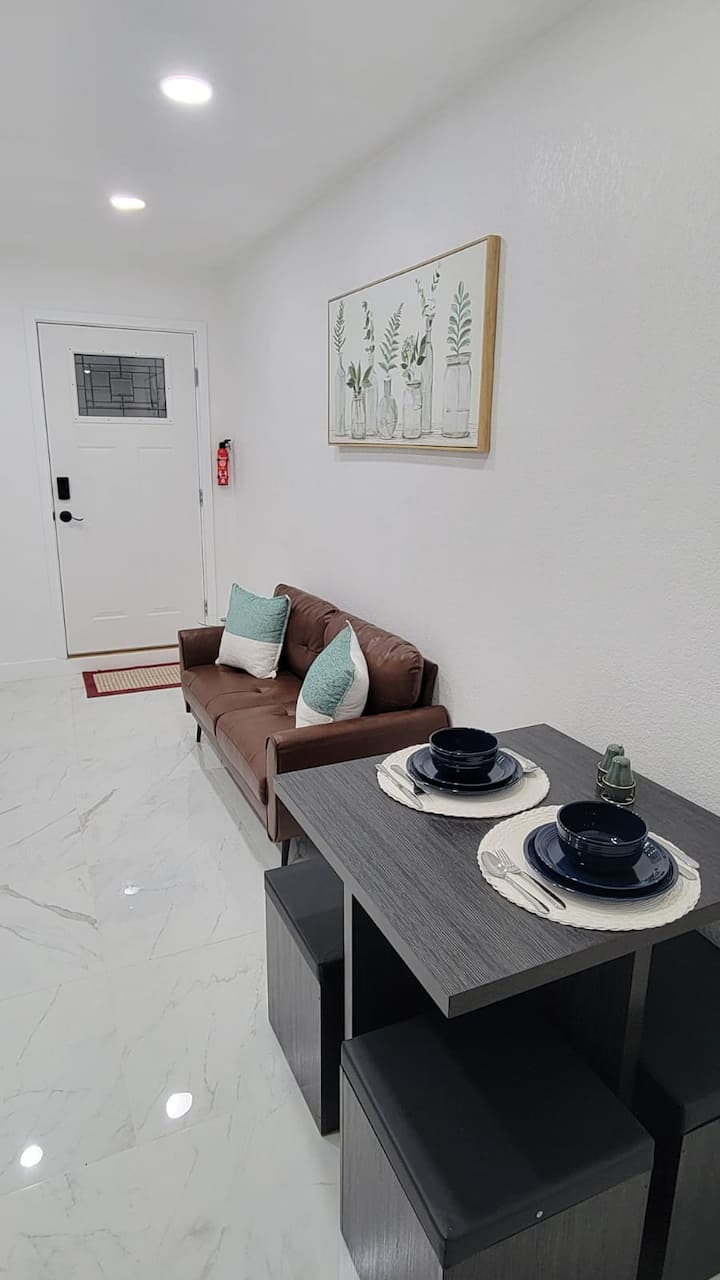 Modern Guesthouse In Las Vegas - Las Vegas, NV