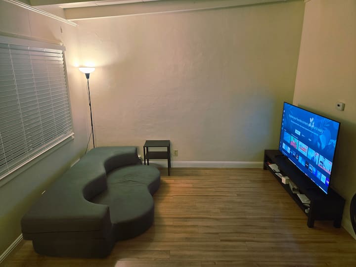 Spacious 1-bedroom, Sleeps 4 - Mountain View, CA