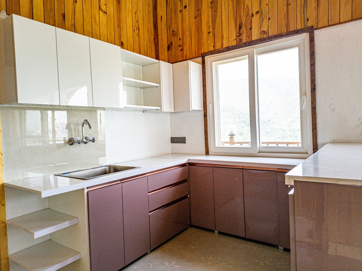 Villa Jusgar Homestay 3BHK | Lansdowne by Homeyhuts - Cabañas en renta ...