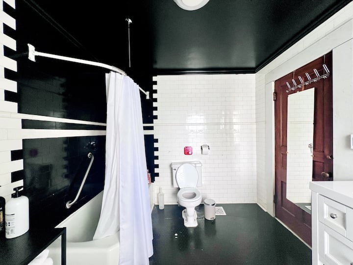 Powerhouse 17-min Walk Free Wifi & Parking 12+ - Niagara Falls, NY
