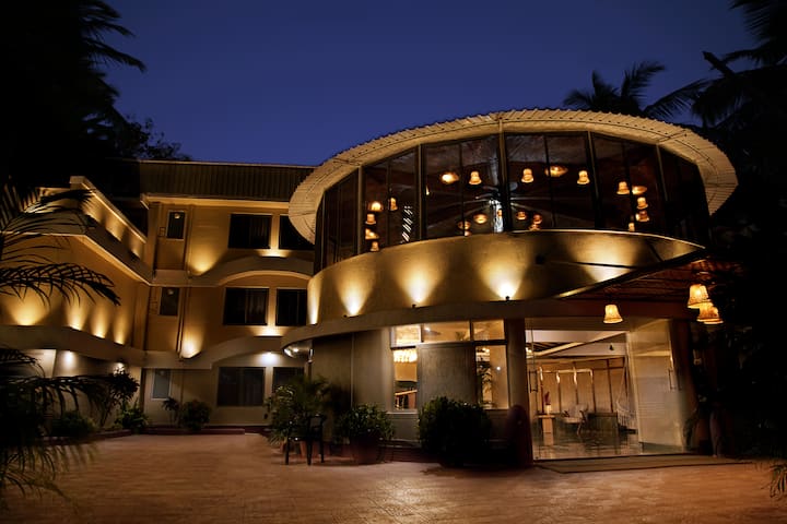 Treehouse Stamp Room With Terrace +Bf +Wifi +Pool - Goa