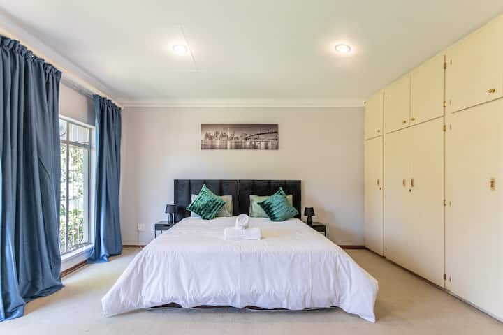 Grand Manor 2 Bedroom Cottage - Muldersdrift