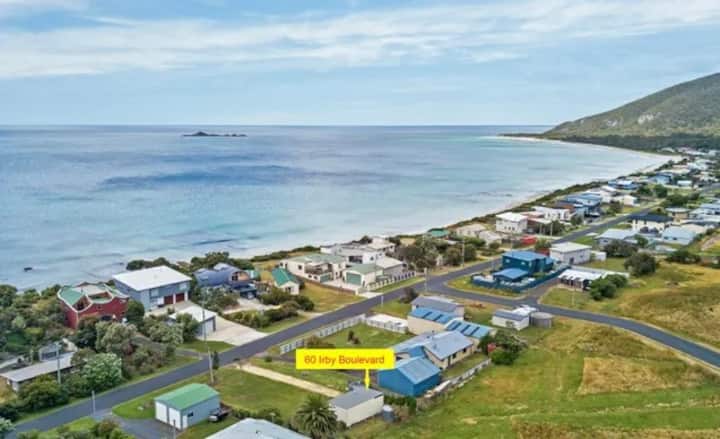 Beach Shack @ Sisters Beach - Boat Harbour Beach