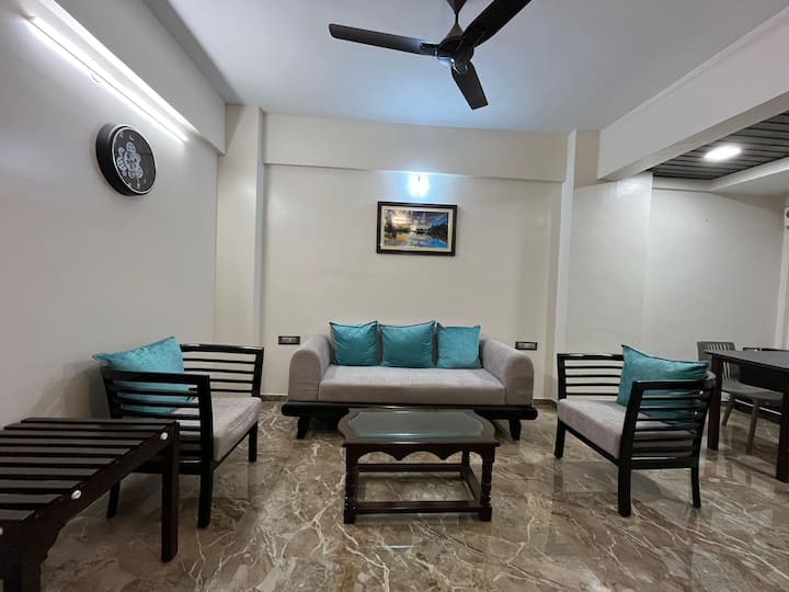 Prithvi : Stylish & Serene Suite By Kuber Suites - Solapur