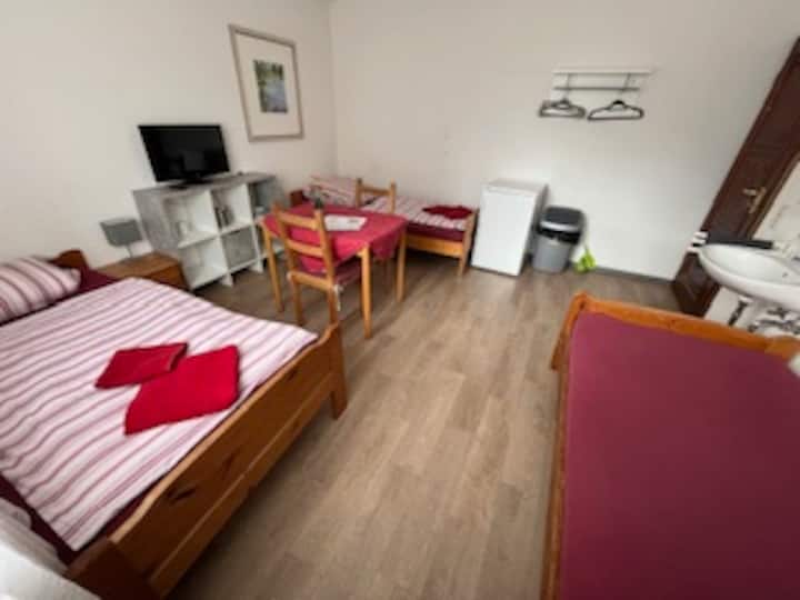 2-3 Bett Zimmer Im Boardinghouse - Sindelfingen