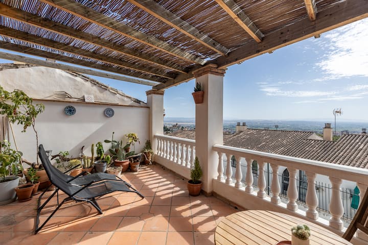 Casa Luna – Designer Townhouse With Terrace Views - Grenade