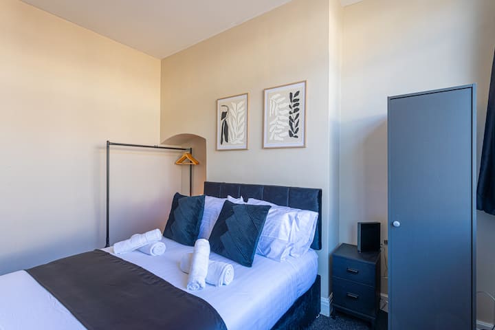 4-bed House| Sleeps 7 |Free Parking| Wolverhampton - Wolverhampton