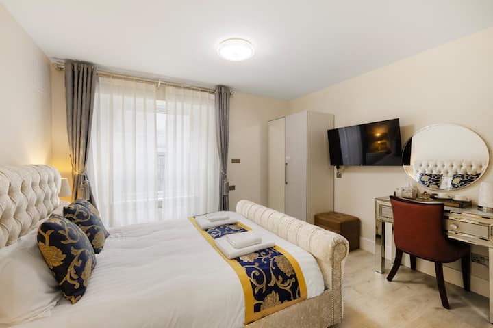 Deluxe King Room In City Centre 4* Boutique Hotel - Plymouth