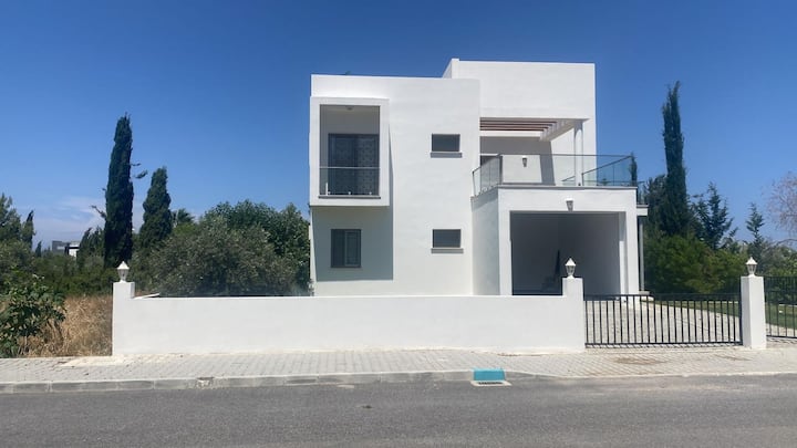 Girne'de 4+1 Havuzlu Villa - Girne