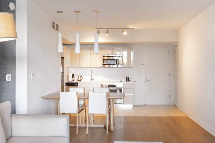 Chic Getaway In Miami Beach - Hallandale Beach, FL