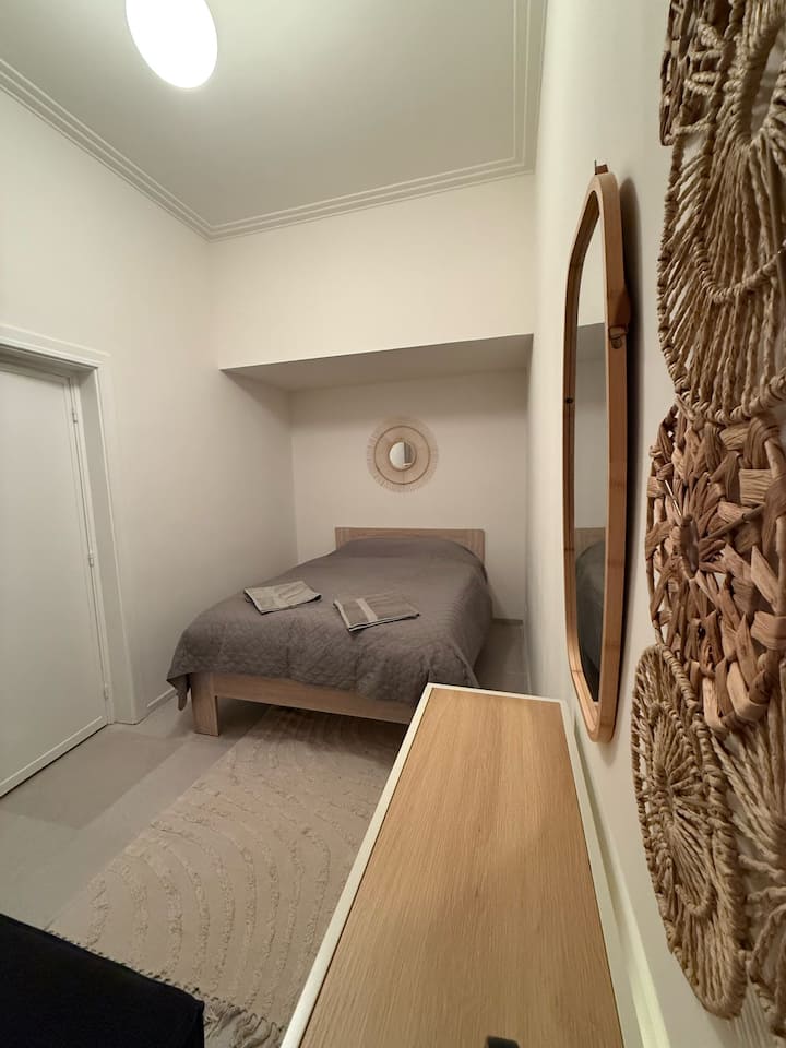 Brussel Eu Nato Airport La Maison De Smaragd - Bryssel