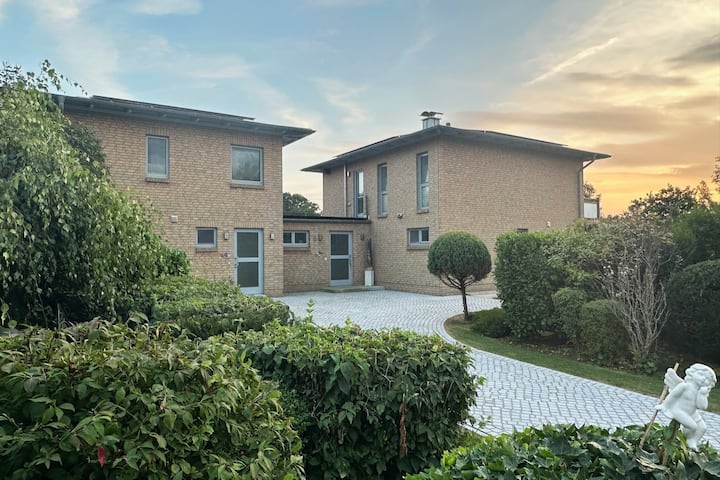 Stilvolles Ferienhaus Mit Garten Nahe Ostseestrand - Dierhagen