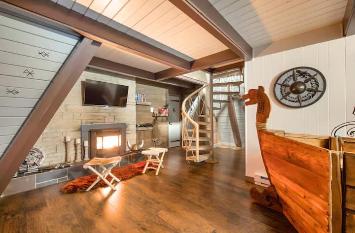 Viking 2-story Villa Near Beach - Ocean Shores, WA