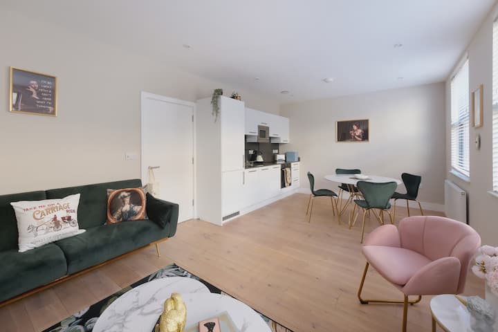 Roomy One Bed Near Romans Bath - Bath