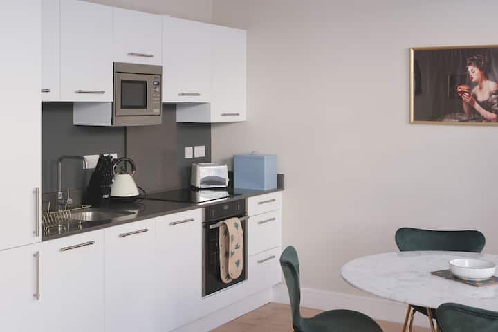 Roomy One Bed Near Train Station - Bath