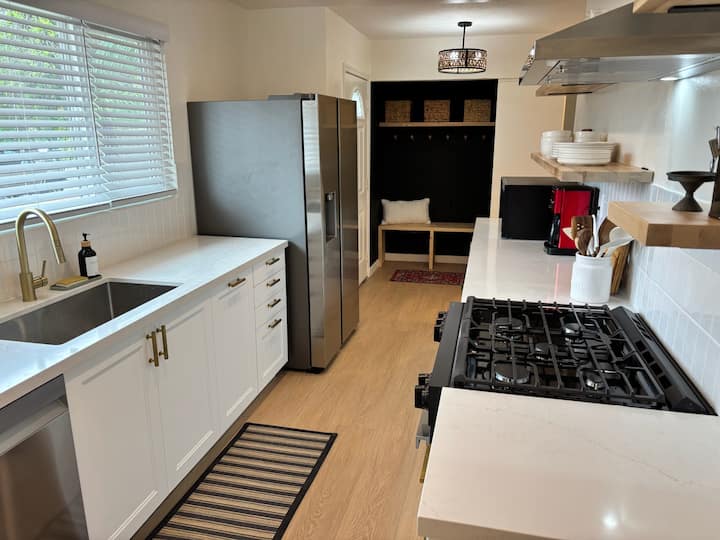 Cozy Modern Home - サウザンドオークス, CA