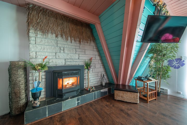Hawaiian 2-story Beach Villa - Ocean Shores, WA